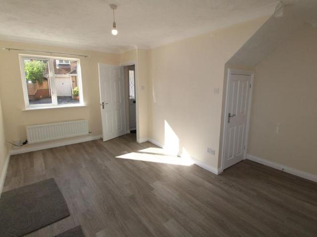 2 bedroom end of terrace house to rent