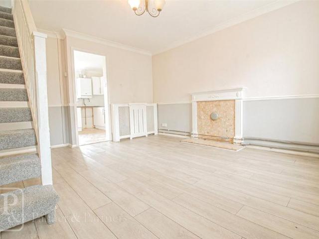 2 bedroom end of terrace house to rent