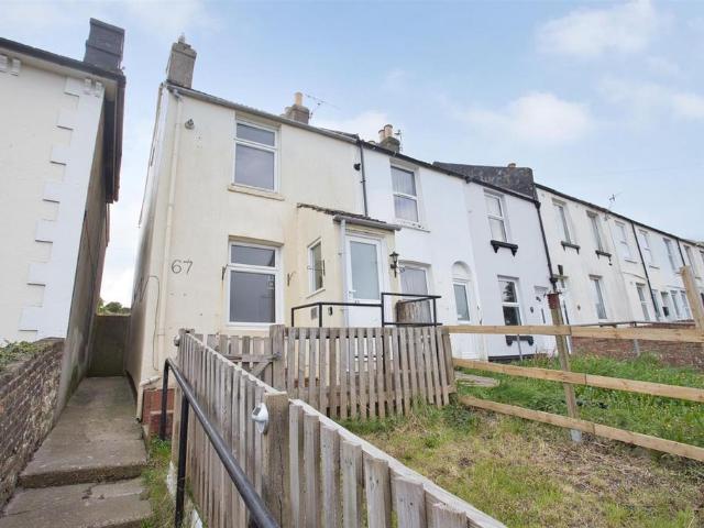 2 bedroom end of terrace house to rent