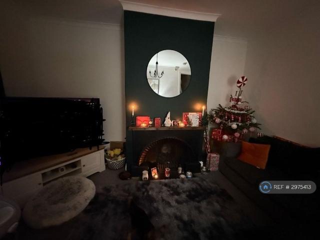 2 bedroom end of terrace house to rent