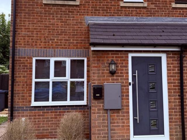 2 bedroom end of terrace house to rent