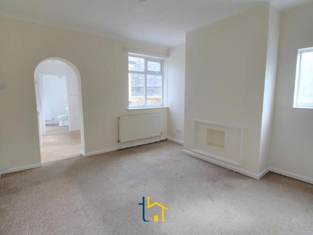 2 bedroom end of terrace house to rent