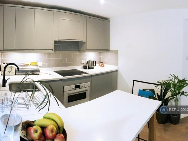 2 bedroom end of terrace house to rent