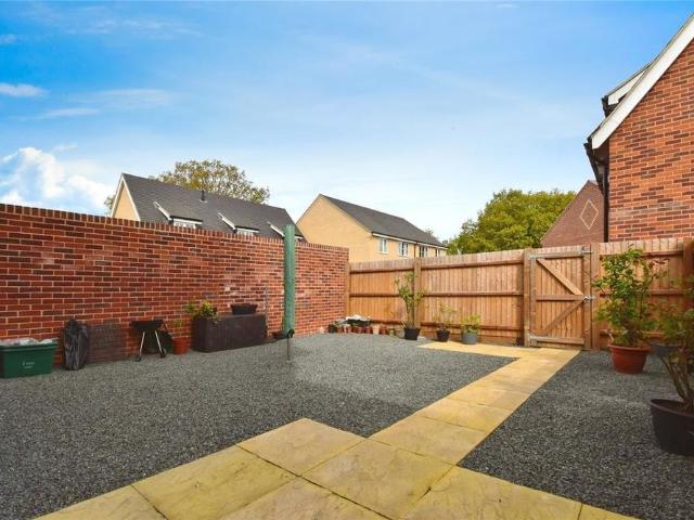 2 bedroom end of terrace house to rent