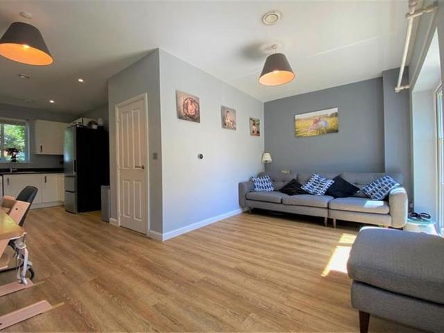 2 bedroom end of terrace house to rent