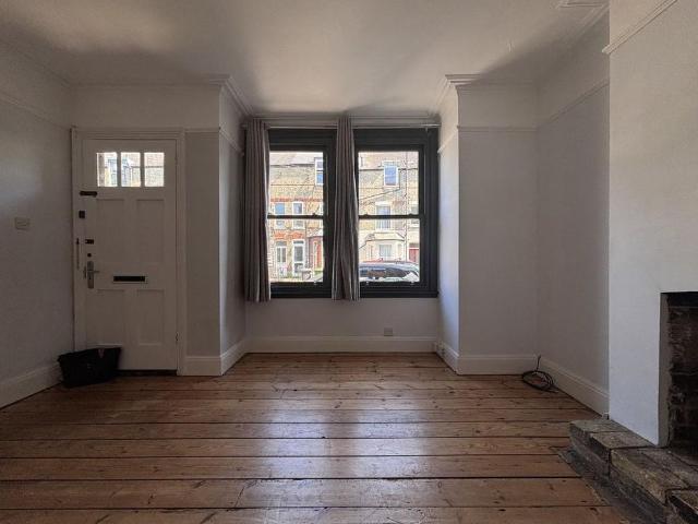 2 bedroom end of terrace house to rent