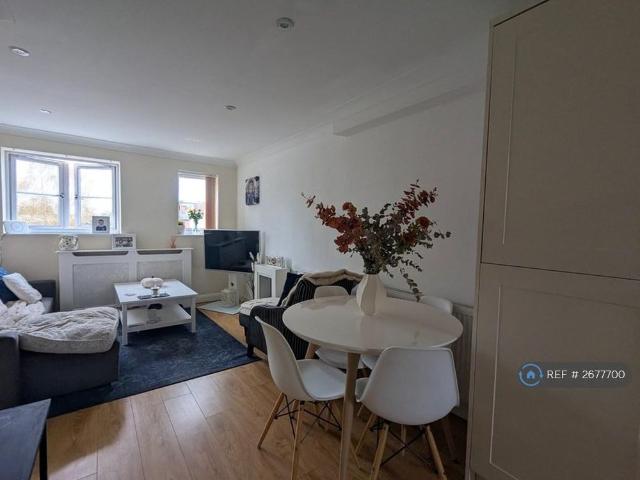 2 bedroom end of terrace house to rent