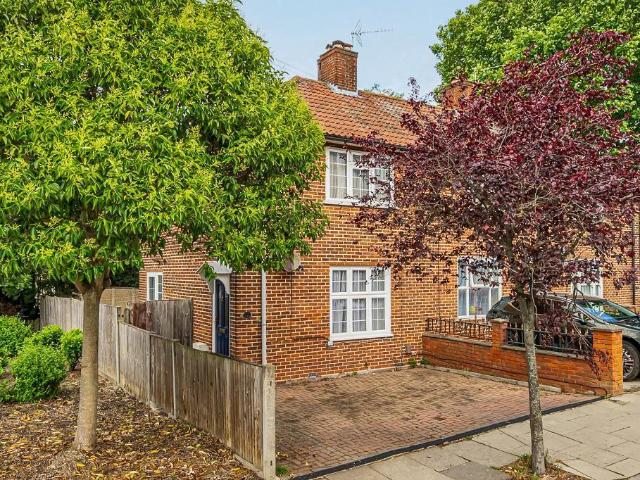 2 bedroom end of terrace house to rent