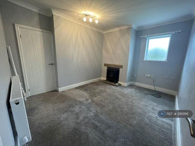 2 bedroom end of terrace house to rent