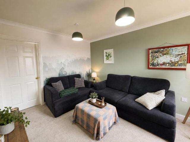 2 bedroom end of terrace house to rent