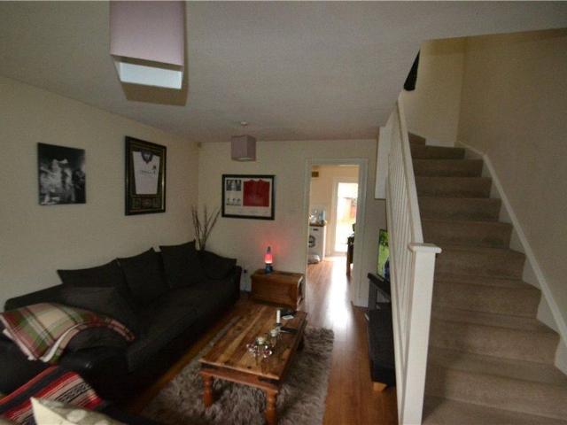 2 bedroom end of terrace house to rent