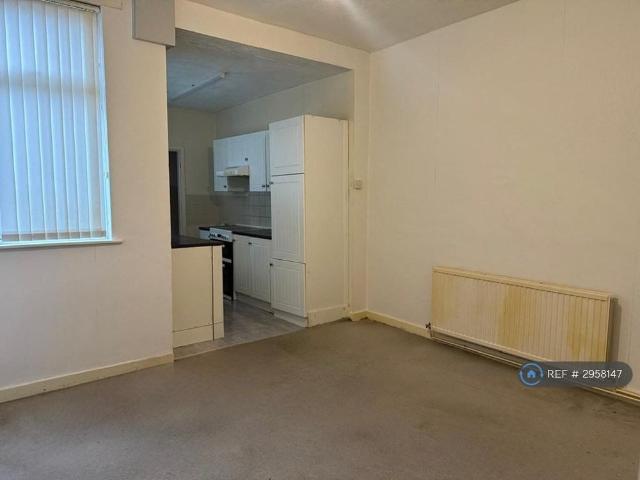 2 bedroom end of terrace house to rent