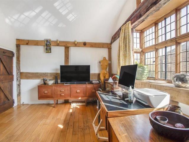2 bedroom end of terrace house to rent