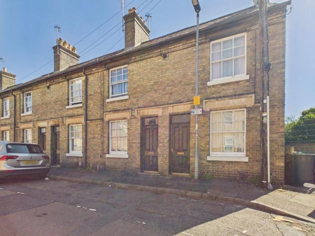 2 bedroom end of terrace house to rent