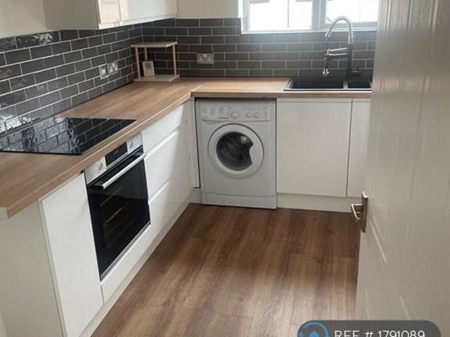 2 bedroom end of terrace house to rent