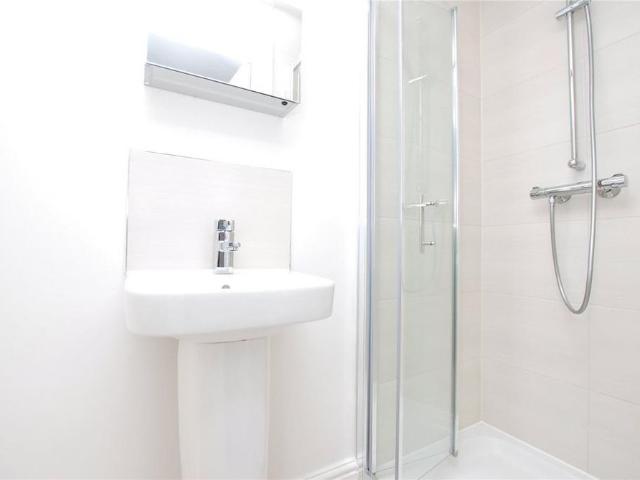 2 bedroom end of terrace house to rent