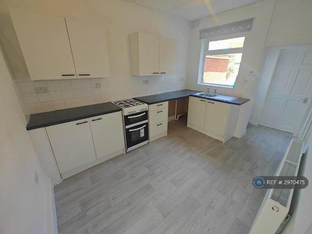 2 bedroom end of terrace house to rent