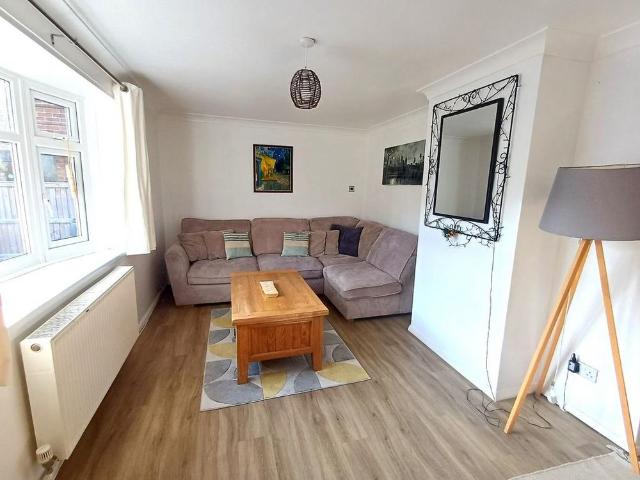 2 bedroom end of terrace house to rent
