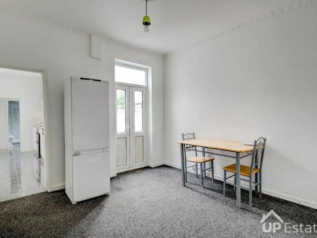 2 bedroom end of terrace house to rent