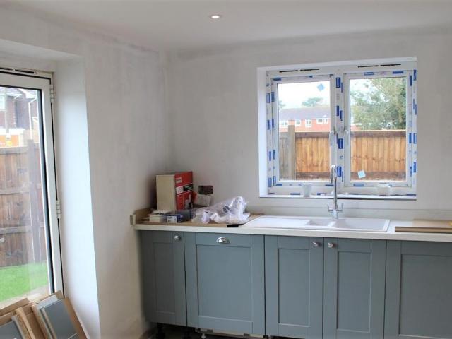 2 bedroom end of terrace house to rent