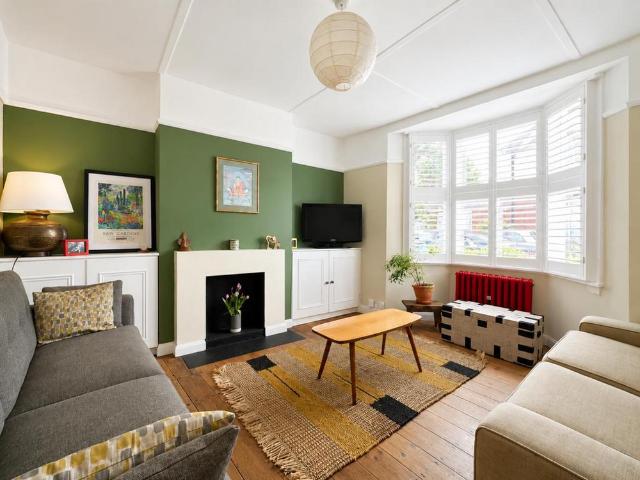 2 bedroom end of terrace house to rent