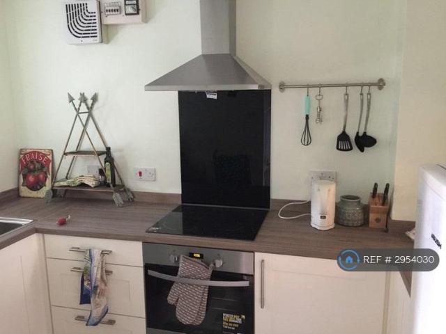 2 bedroom end of terrace house to rent