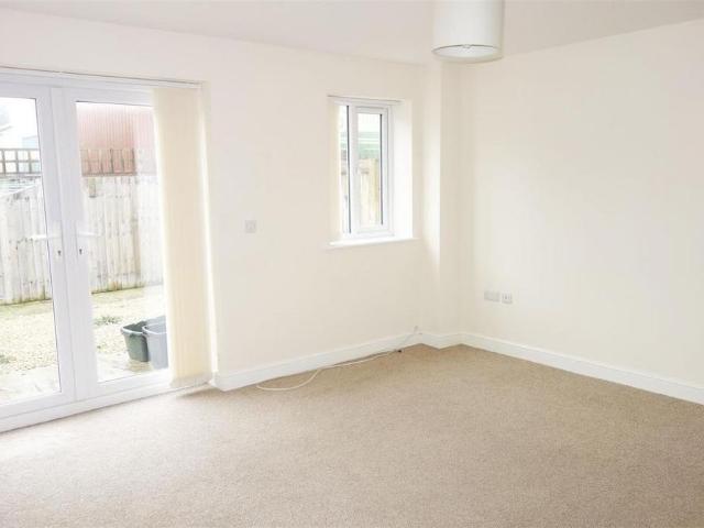 2 bedroom end of terrace house to rent
