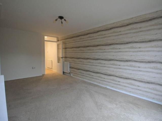 2 bedroom end of terrace house to rent