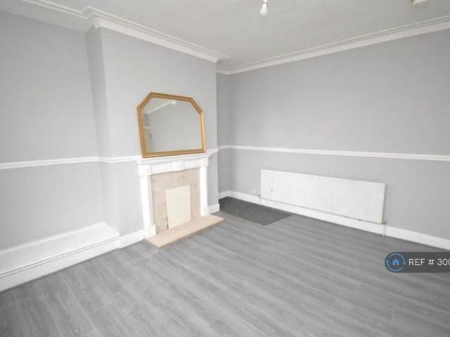 2 bedroom end of terrace house to rent