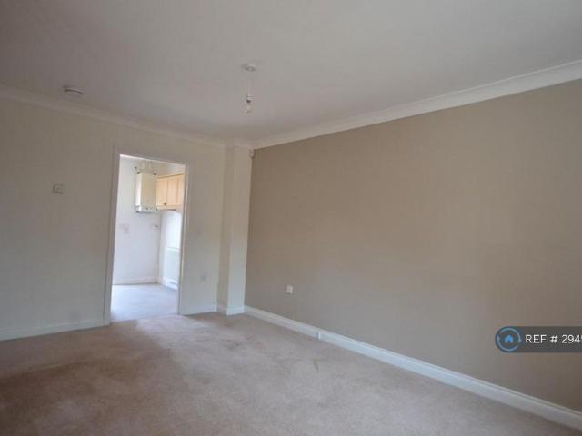2 bedroom end of terrace house to rent