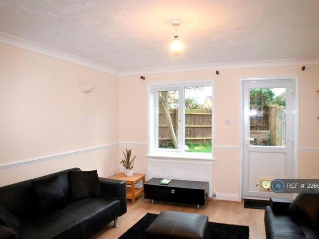 2 bedroom end of terrace house to rent