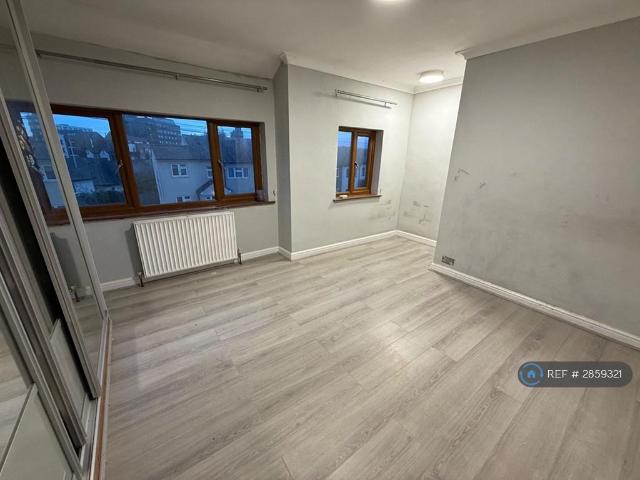 2 bedroom end of terrace house to rent