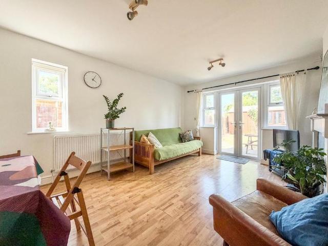 2 bedroom end of terrace house to rent