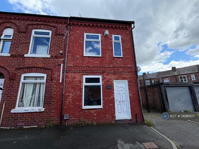 2 bedroom end of terrace house to rent