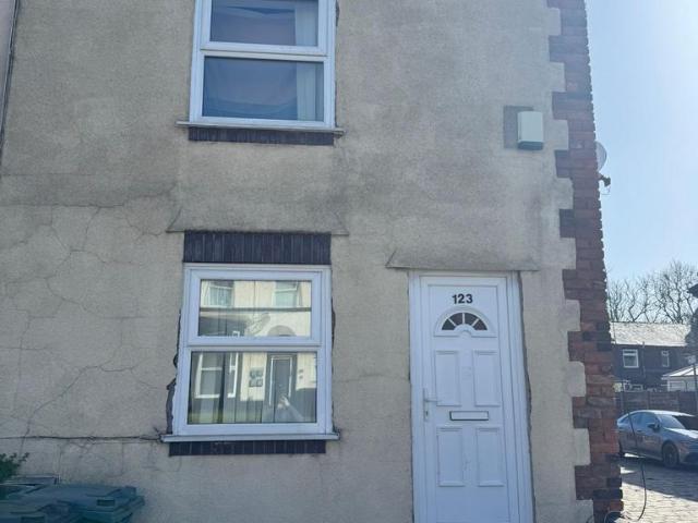 2 bedroom end of terrace house to rent
