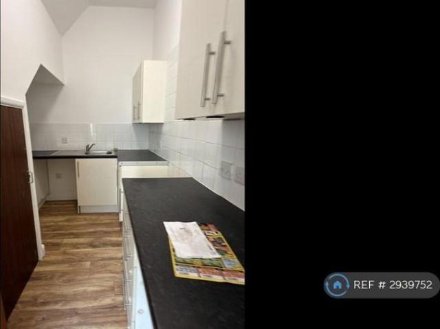 2 bedroom end of terrace house to rent