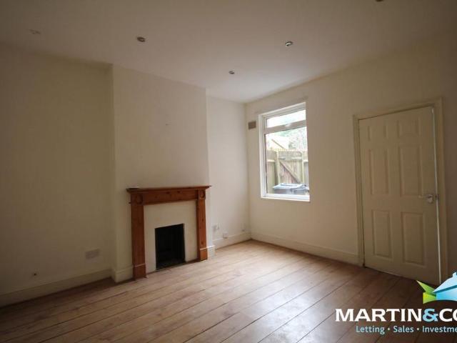 2 bedroom end of terrace house to rent