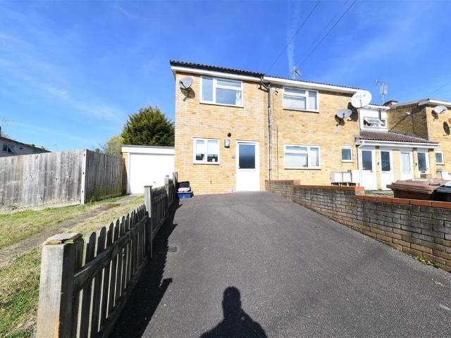 2 bedroom end of terrace house to rent
