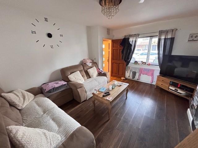 2 bedroom end of terrace house to rent