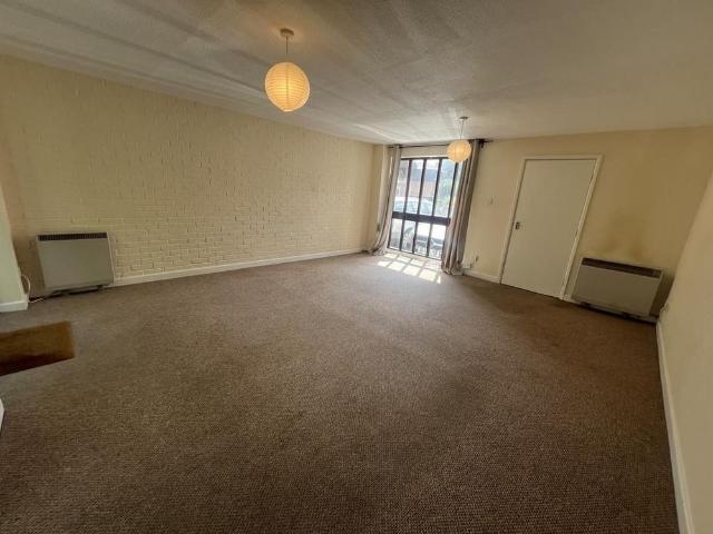 2 bedroom end of terrace house to rent