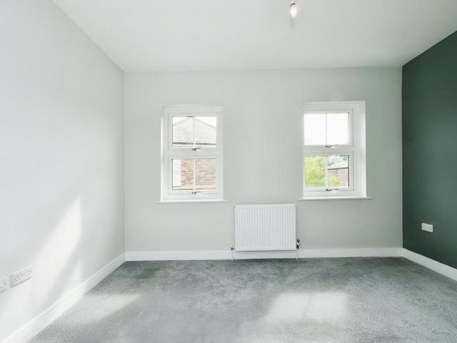 2 bedroom end of terrace house to rent