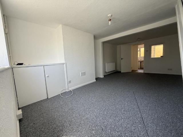 2 bedroom end of terrace house to rent