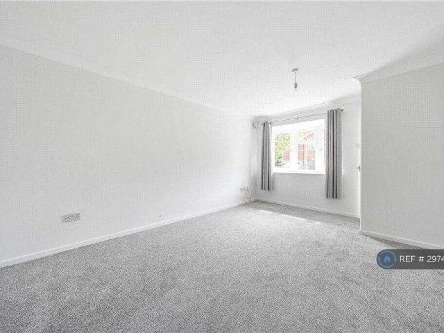 2 bedroom end of terrace house to rent