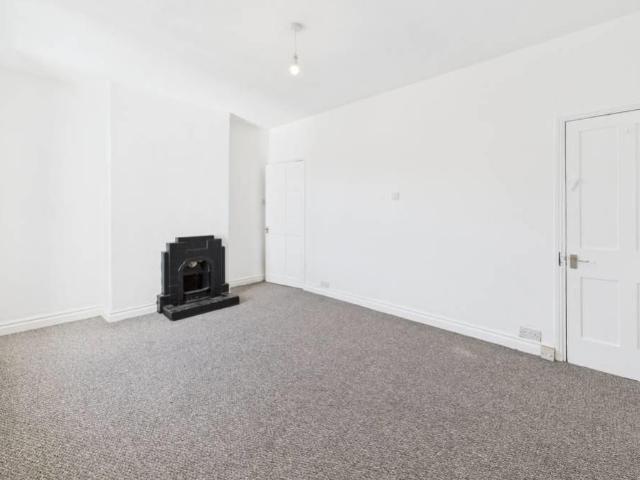 2 bedroom end of terrace house to rent