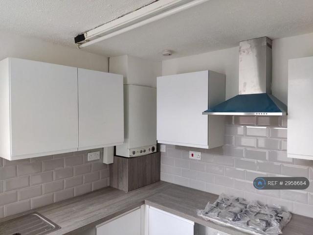 2 bedroom end of terrace house to rent