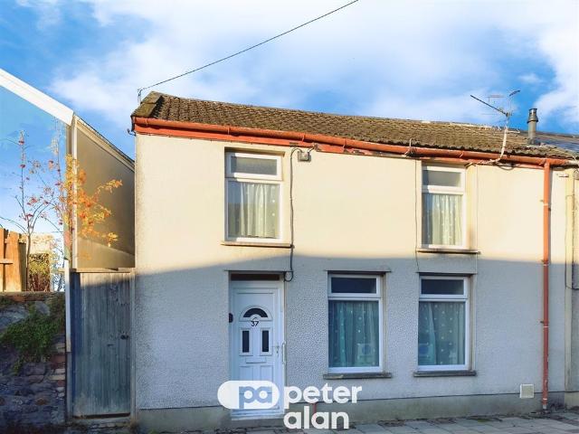 2 bedroom end of terrace house to rent