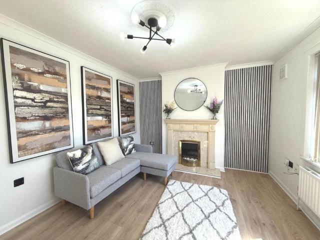 2 bedroom end of terrace house to rent