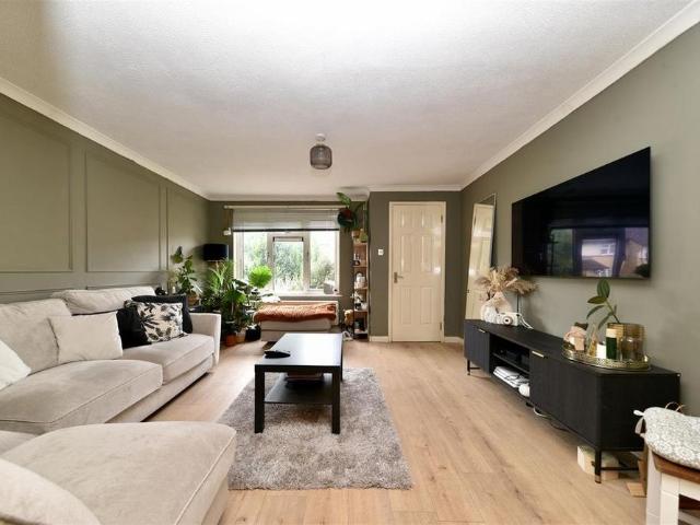 2 bedroom end of terrace house to rent