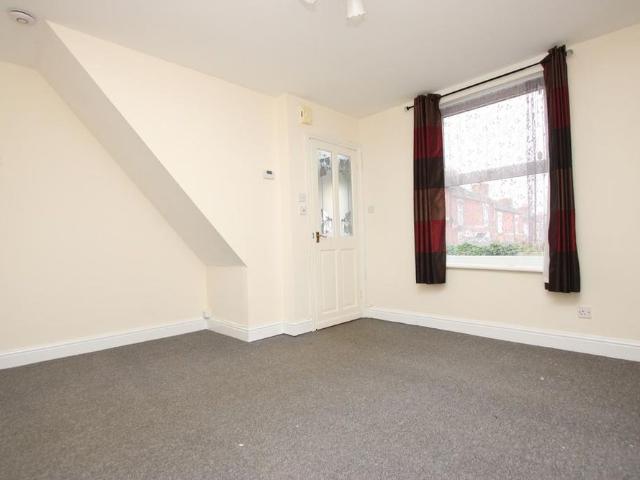 2 bedroom end of terrace house to rent