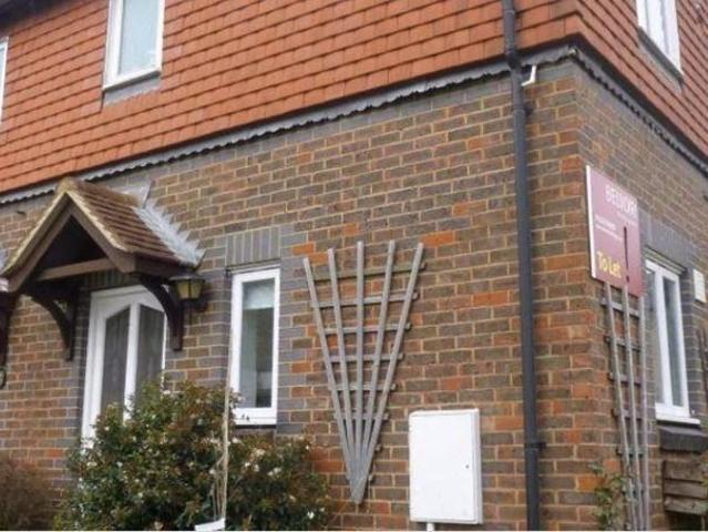 2 bedroom end of terrace house to rent